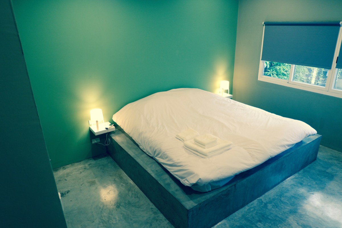 Room with Backyard View | Home'81